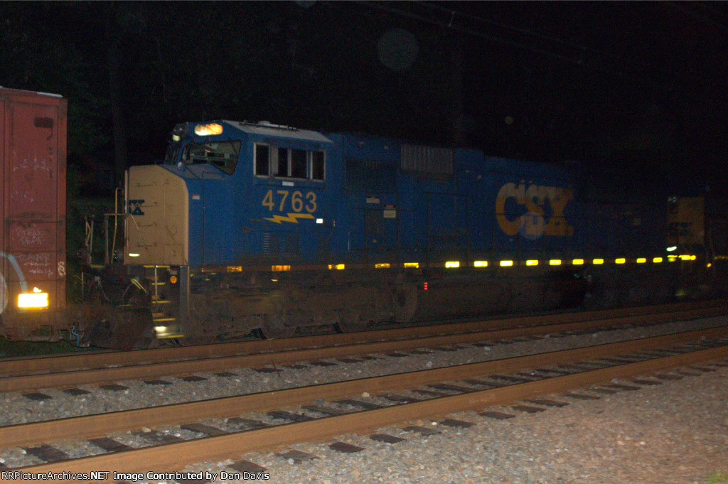 CSX SD70AC 4763 trails an ES44AH on Q417-17